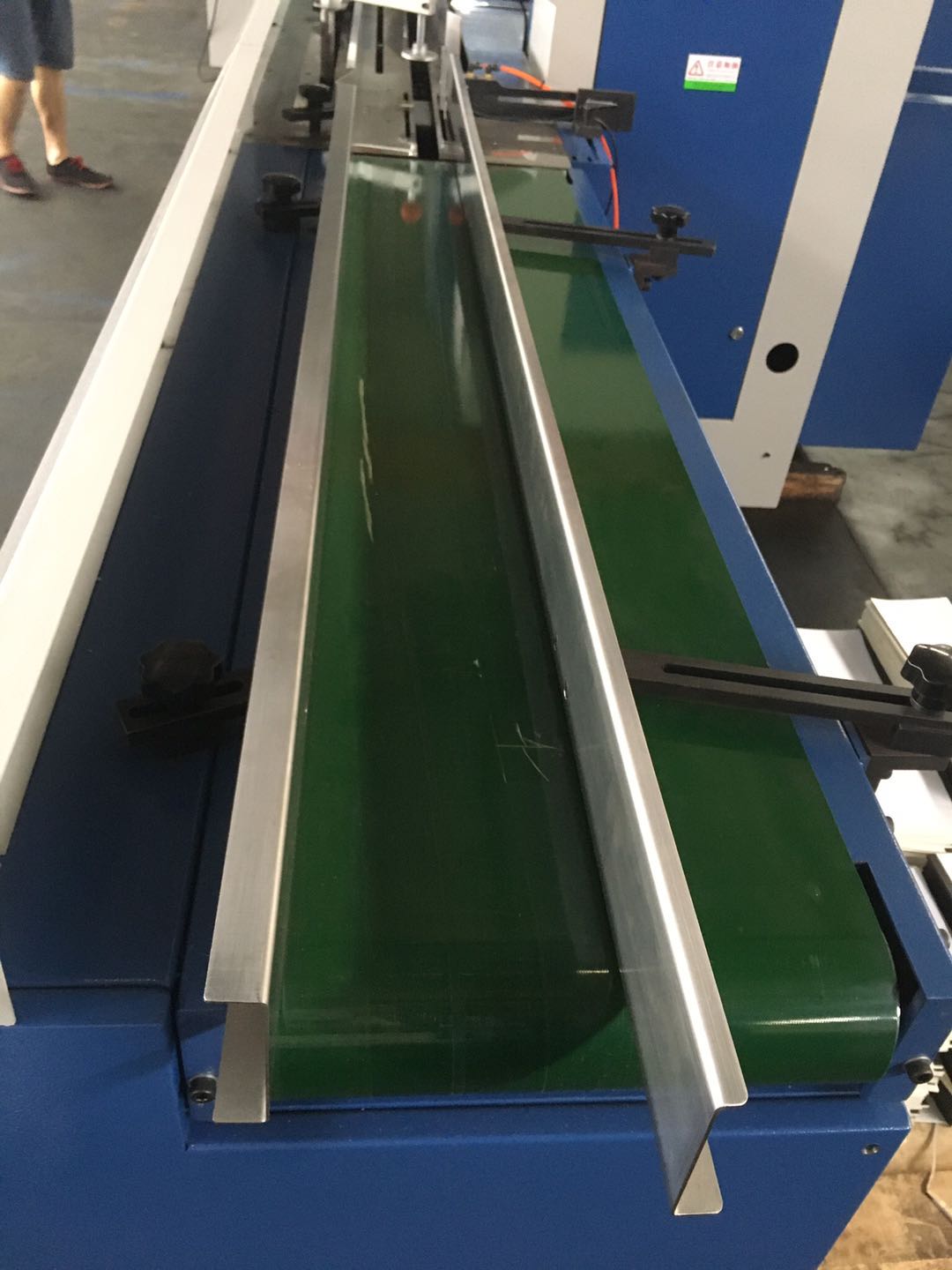 Inteligenct Servo Control Three Knives Trimmer With Automatic Book ...